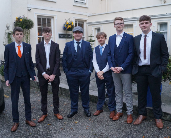 Class of 2021 leavers' prom - News - Redruth School